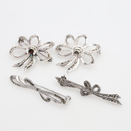 BROSCHER 4 stycken, silver, bruttovikt ca 21,5 gram. Smycken ...