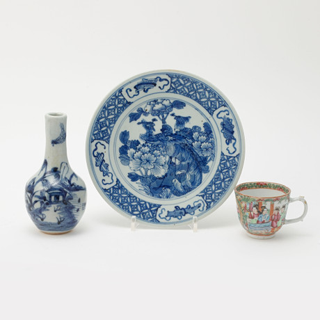A set of four Chinese porcelain objects, 20th century. Asiatica ...