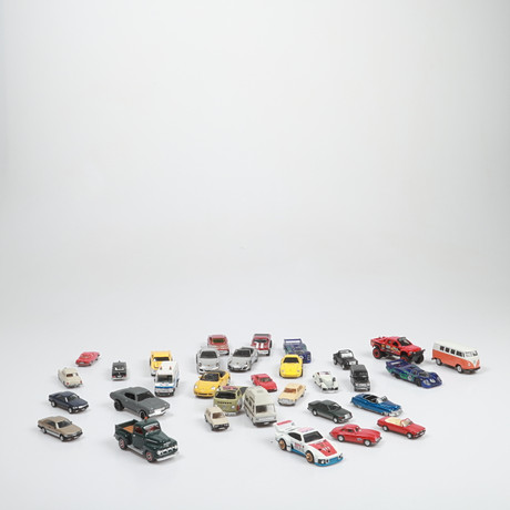 TOY CARS, large lot. Toys - Model cars - Auctionet