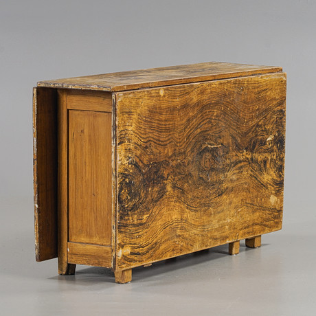 Una mesa de percusión Allmoge, siglo XIX. Muebles - Mesas - Auctionet