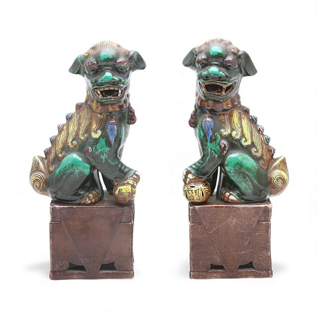 Pair of Chinese Ming-style Fo dogs in porcelain, 20th Century. Ceramics ...