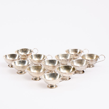 PUNCH MUGS, 12 pieces. Silver & Metals - Silver - Auctionet