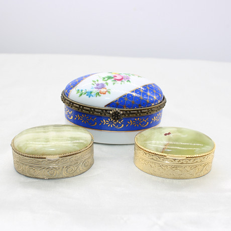 A COLLECTION OF TRINKET BOXES. Miscellaneous - Miscellaneous - Auctionet