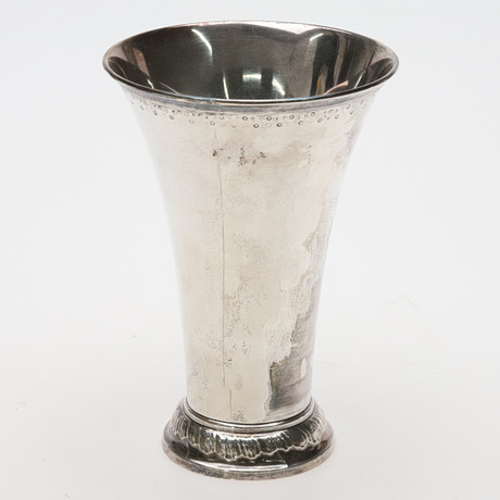 A silver cup, CG Hallberg, 259 grams. Silver & Metals - Silver - Auctionet