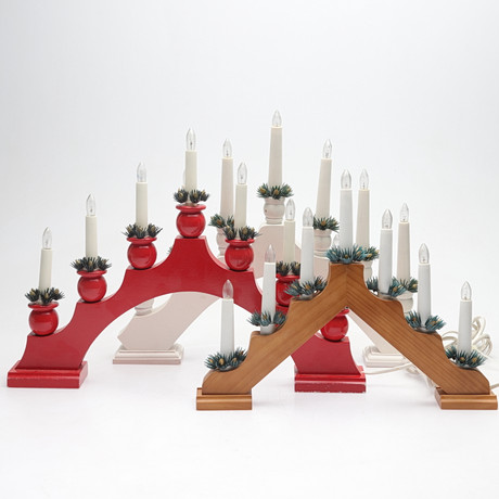 Un conjunto de tres candelabros de Adviento, de la segunda mitad del ...
