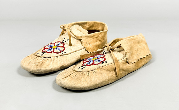 Cree style moccasins, Deerskin, Native American, North America, mid ...
