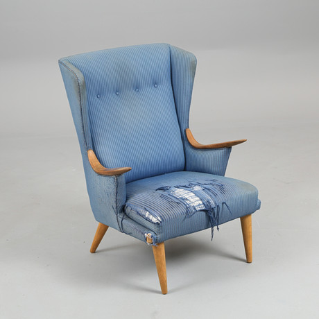 DANSK DESIGN. Öronfällbar stol i bokträ klädd med randigt klädsel, 1950 ...
