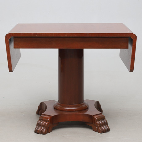A Karl Johan-style 20th century table. Furniture - Tables - Auctionet