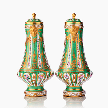 A pair of 20th century vases with covers, Popov-like mark. Ceramics ...