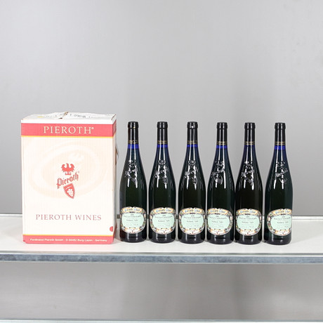 EIN VERPACKTES SET MIT SECHS FLASCHEN WEIN VON FERDINAND PIEROTH ...