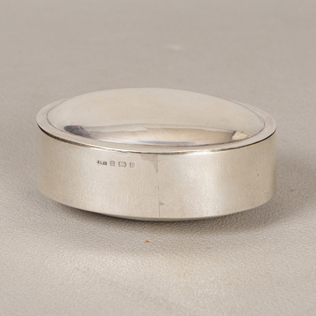 AN EDWARD VII SILVER OVAL BOX. Silver & Metals - Silver - Auctionet