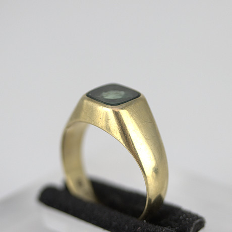 SIGNET RING, gold 8k, stamped 333, with green stone. Jewellery ...
