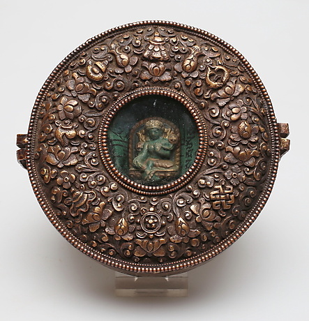 AMULET CONTAINER, Tibet around 1920. Asiatica - Auctionet