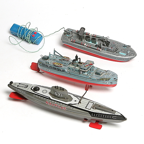 TIN TOYS, 3 pieces, marine ships, Japan, mid 20th century. Toys - Auctionet