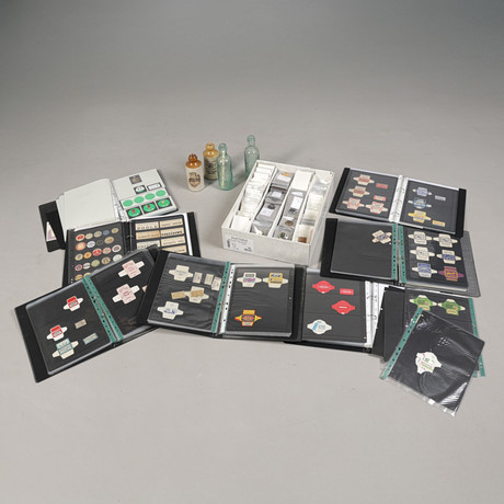 A COLLECTION OF ADVERTISING BOTTLE TOPS, RAZOR BLADE LABELS, BOTTLES ...