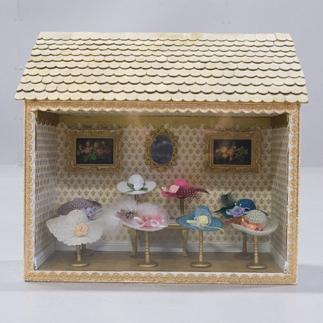 VIEWING CABINET WITH MINIATURE HATS. Toys - Toys - Auctionet
