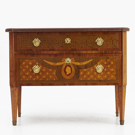 Còmoda de cajones, con tapa de piedra caliza, estilo Gustavian Haupt ...