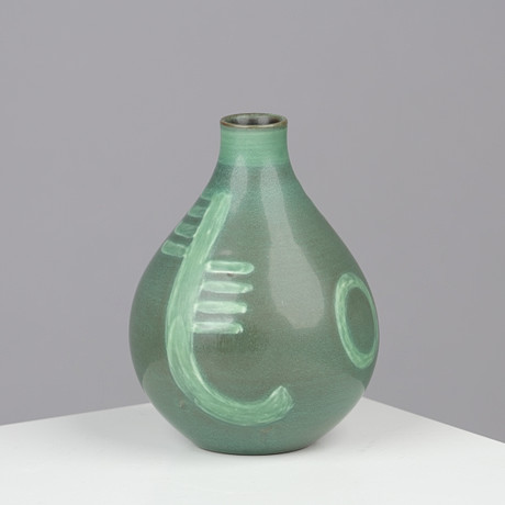 THORKILD OLSEN (1890-1973). Unik, droppformad vas av grön glaserad röd ...