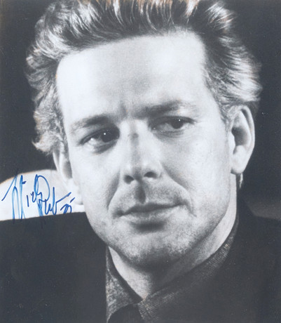 MICKEY ROURKE (USA, född 1952). Autograf på fotografi, som Captain ...