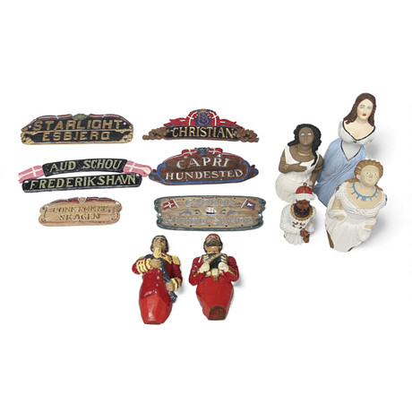 MINIATURES OF FIGUREHEADS and NAME BOARDS from ships, 12 pieces ...
