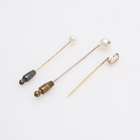 TIE PINS/LAPEL PINS, 3 pcs, 18k gold with cultured pearls, one with a ...