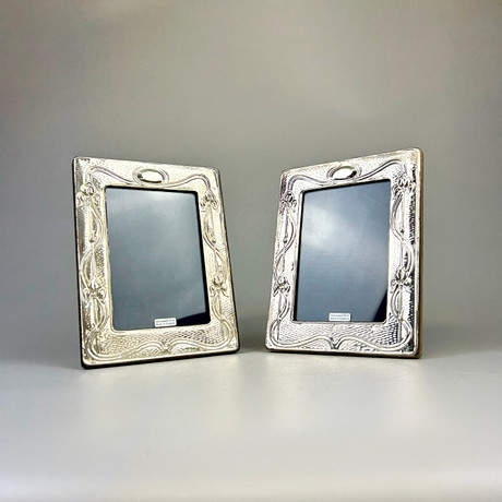 HALLMARKED SILVER PHOTO FRAMES. Silver & Metals - Silver - Auctionet
