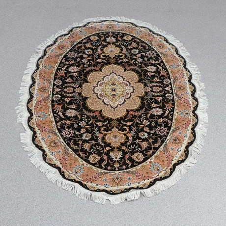 ORIENTALISK MATTA. Oval. Handknuten, ull med silkesinslag på ...