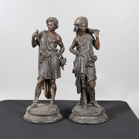 A PAIR OF SPELTER FIGURES. Art - Sculptures & Bronzes - Auctionet