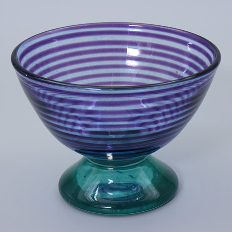 GUNNEL SAHLIN. BOWL ON FOOT, COSTA BODA, SIGNED, NUMBERED 59152. Glass ...