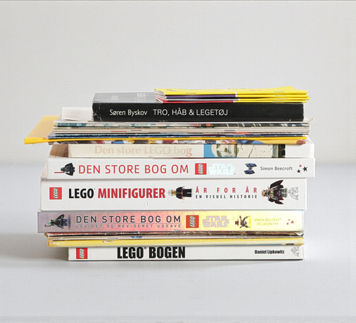LEGO. Large collection of lego books, Legoland guides, brochures ...