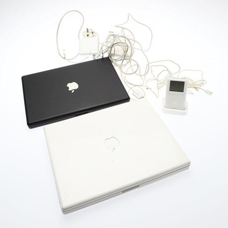 APPLE - APPLE PRODUCTS FROM EARLY 2000'S INCLUDING MACKBOOK, iBOOK G4 ...