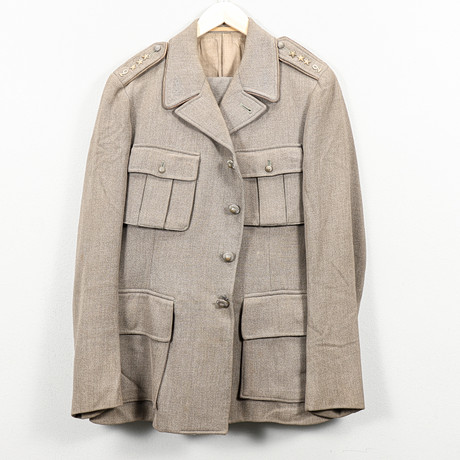 UNIFORM Kapten Göta artilleriregemente A2 M/1939. Vapen & Militaria ...