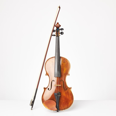 VIOLIN and STRÅKE. Unmarked, 18/1900, top in two-piece spruce, sarg ...