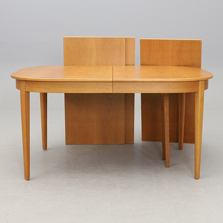 DINING TABLE, with inserts, oak. Furniture - Tables - Auctionet