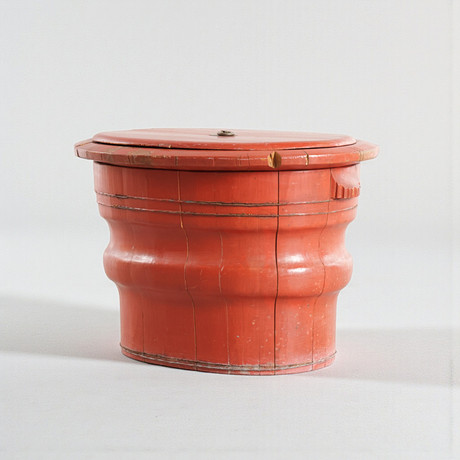 Chinese container made of red lacquered wood, removable lid and top ...