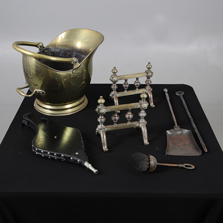 PAIR OF VICTORIAN BRASS FIRE DOGS WITH COAL SCUTTLE AND FIRESIDE TOOLS ...