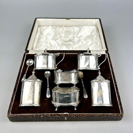 CASED SET OF SIX HALLMARKED SILVER CRUET ITEMS. Silver & Metals ...