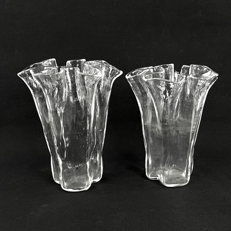 TULIP VASES, 2 pcs. A Finnish glass Muurla, later part of the 20th ...