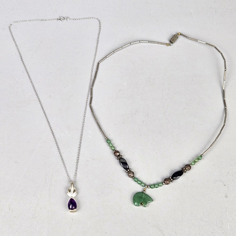TWO STONE SET NECKLACES. Jewellery & Gemstones - Necklace - Auctionet