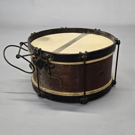 VINTAGE DRUM & SNARE. Collectables - Musical instruments - Auctionet