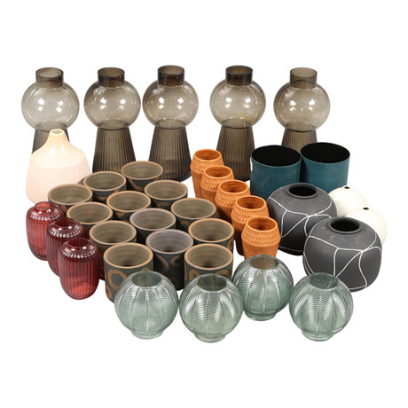 Bloomingville. Eine große Sammlung von Vasen und Gläsern aus Glas und ...