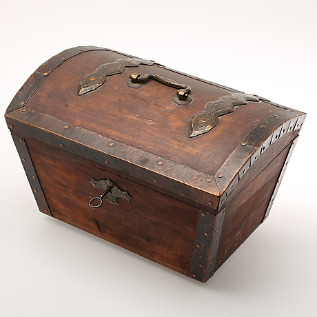 BOX, 1900s. Furniture - Other - Auctionet