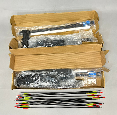 TWO RECURVE BOWS WITH ARROWS. Weapons & Militaria - Other - Auctionet
