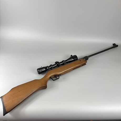SMK 12 AIR RIFLE WITH RIFLE SCOPE. Weapons & Militaria - Guns & Rifles ...