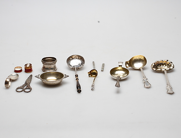 SILVER OBJECTS, 19th-20th century, total weight approx. 283 grams ...