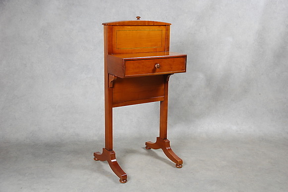 DRESSING TABLE WITH SUBMERSIBLE MIRROR, Grange. Furniture - Tables ...