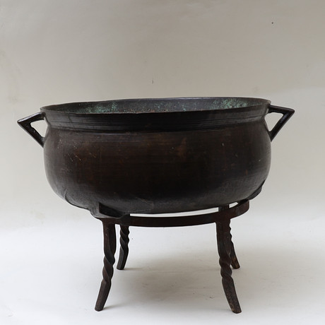 A bronze cauldron, 1700/19th century. Swedish Folk Art - Other - Auctionet