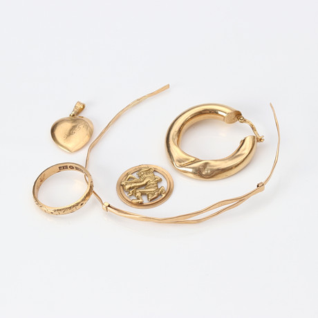 BATCH OF GOLD OBJECTS. 8k and 18k gold. Jewellery & Gemstones ...