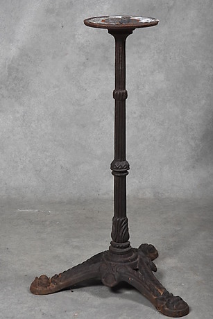 BASE, cast iron. Furniture - Garden - Auctionet