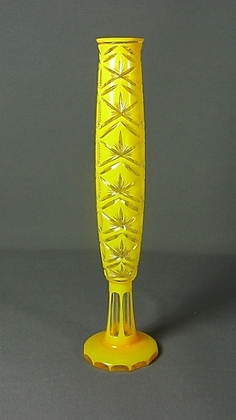 ROD VASE. Haida Glass School, early 20th century. Glass - Other - Auctionet